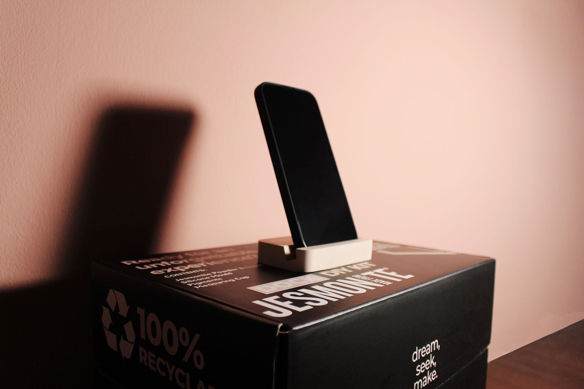 Jesmonite Official DIY Kit Singapore (Handphone Dock) – Concrete Everything