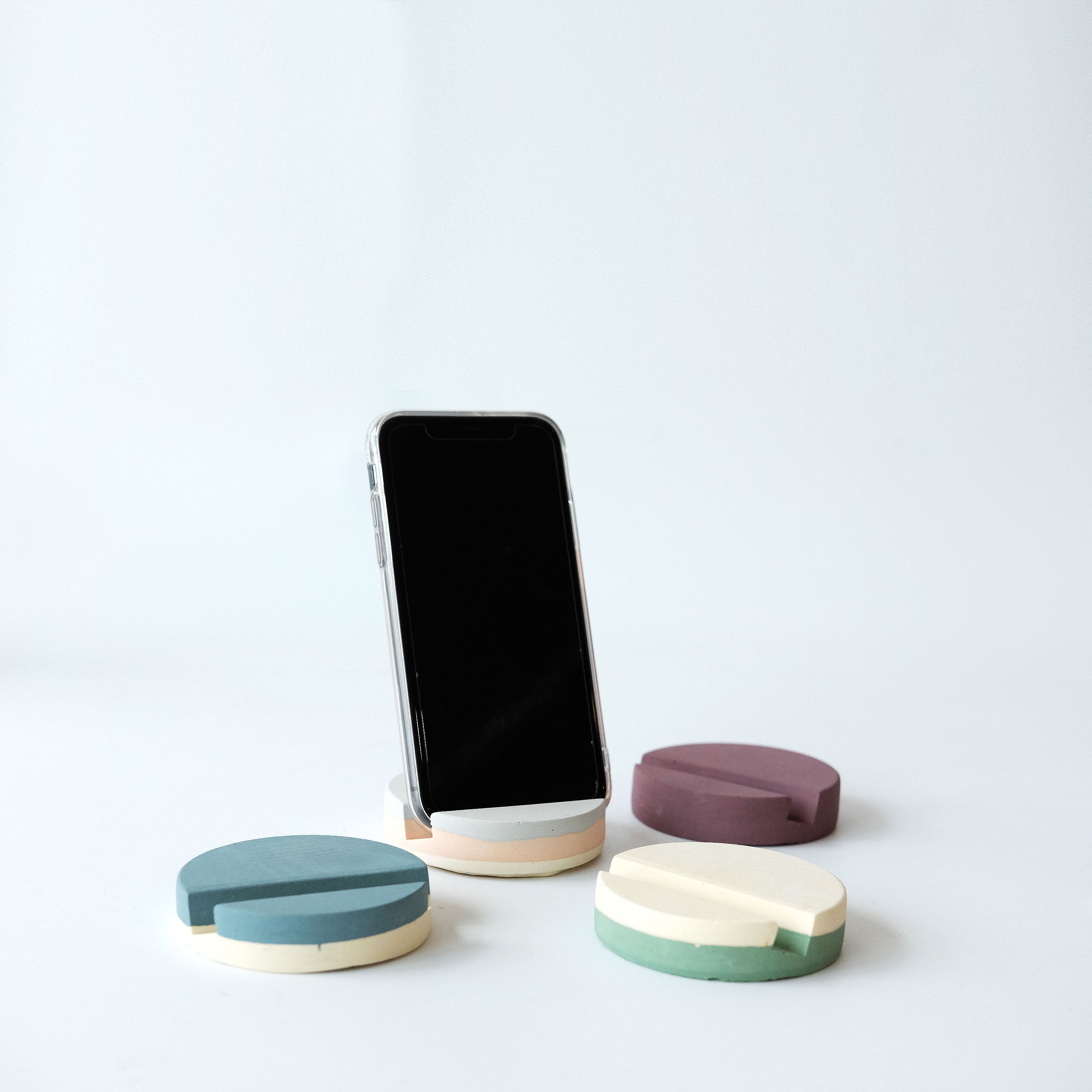 Layered Handphone Dock – Concrete Everything